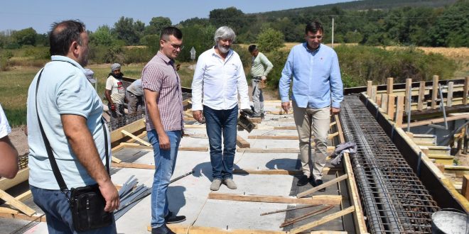 PREDSEDNIK OPŠTINE DESPOTOVAC SA SARADNICIMA OBIŠAO RADOVE U CENTRU ZA ...